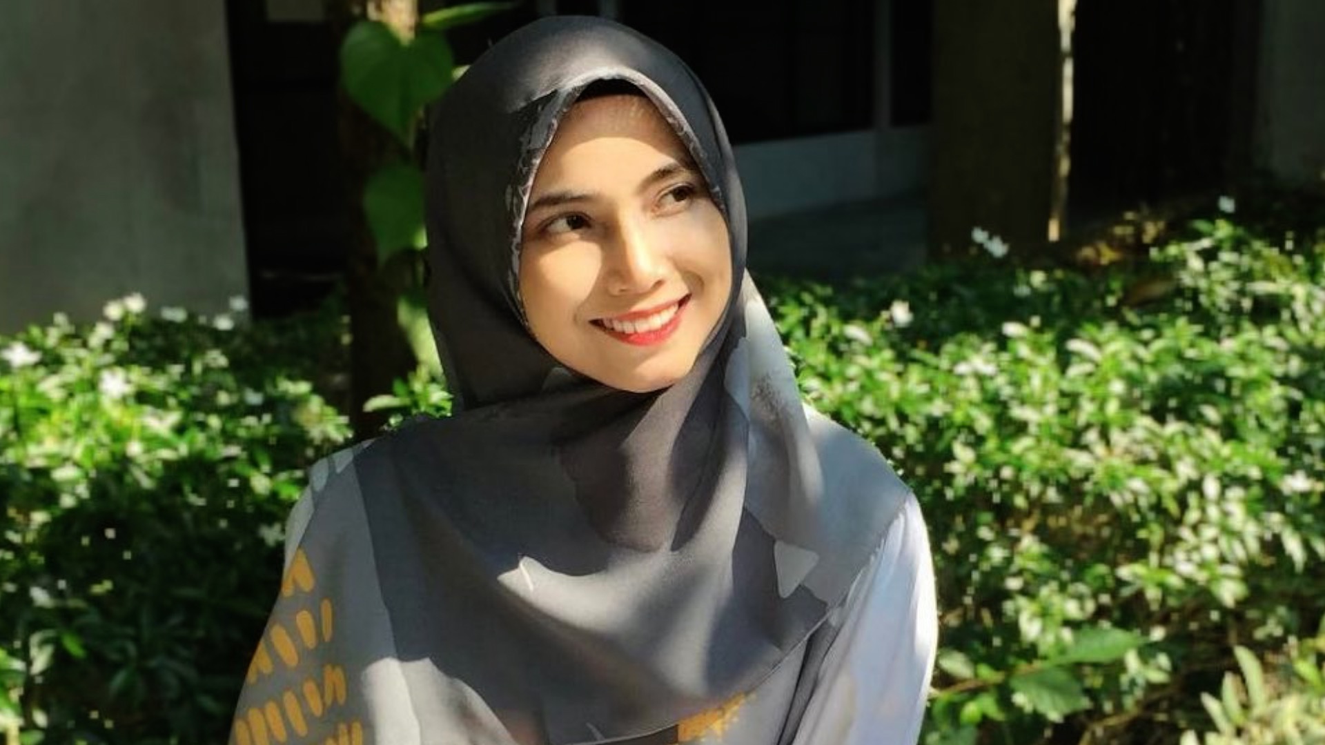 Saya Budak Baru Belajar Jual Tudung – ML Studios